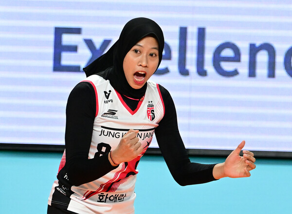 정관장, 풀세트 끝에 IBK 격파…부키리치·메가 53점 합작